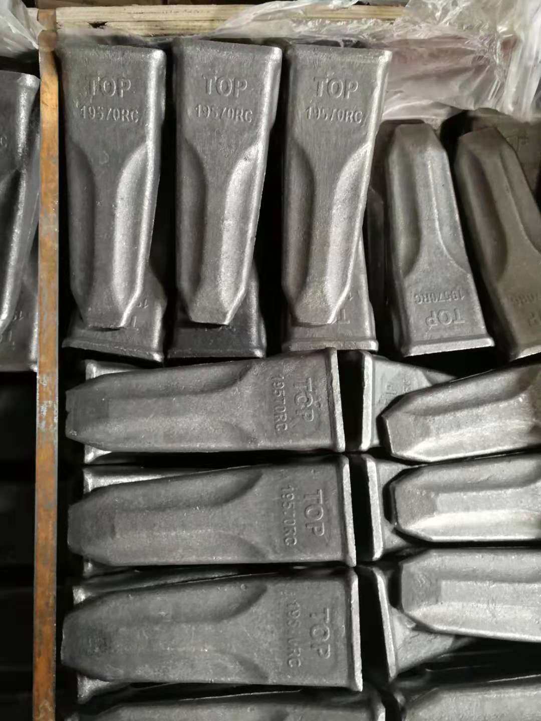 挖掘机配件 小松100 200 300 400锻造锻打斗齿牙齿齿座牙仔牙齿 - 小编推荐 - WePost 全民代运 - 马来西亚中国淘宝代运与集运专家