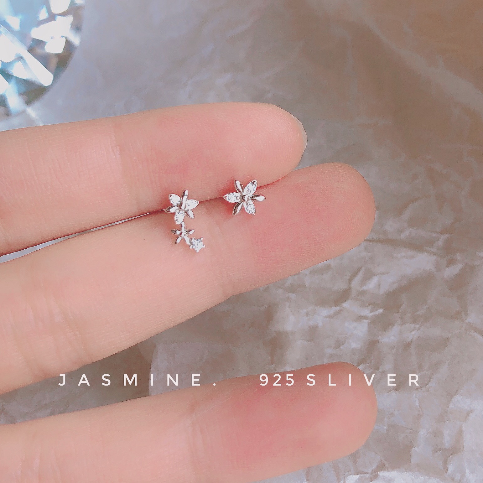 S925银夏之小花不对称小清新花朵耳钉睡觉不用摘迷你耳骨钉_虎窝淘