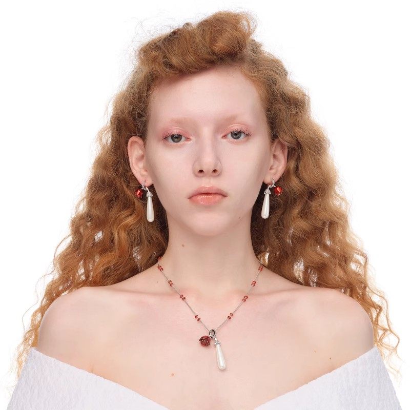 YVMIN尤目x SHUSHUTONG2023春夏新品沉睡玫瑰花人造珍珠项链_虎窝淘