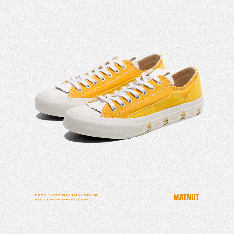 MATNUT X POKEMON大侦探皮卡丘联名款可达鸭黄色低帮帆布鞋_虎窝淘