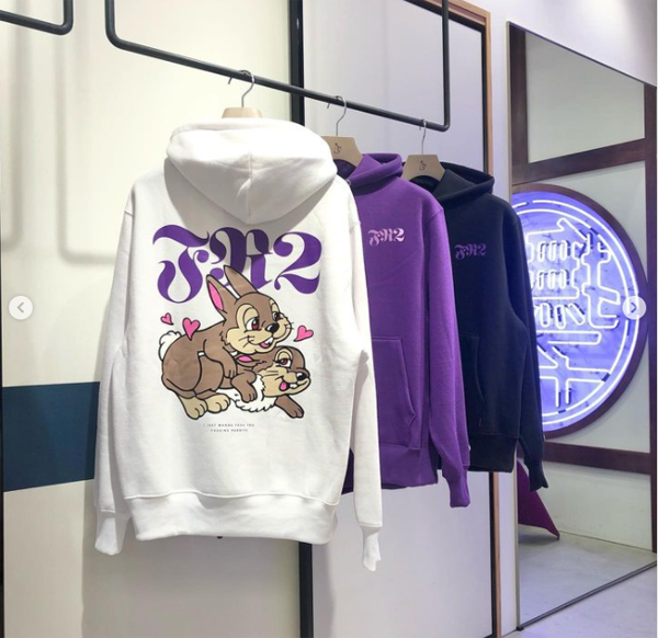 #FR2撫子NADESHIKO两只兔子 Play with男女连帽加绒卫衣帽衫潮_虎窝淘