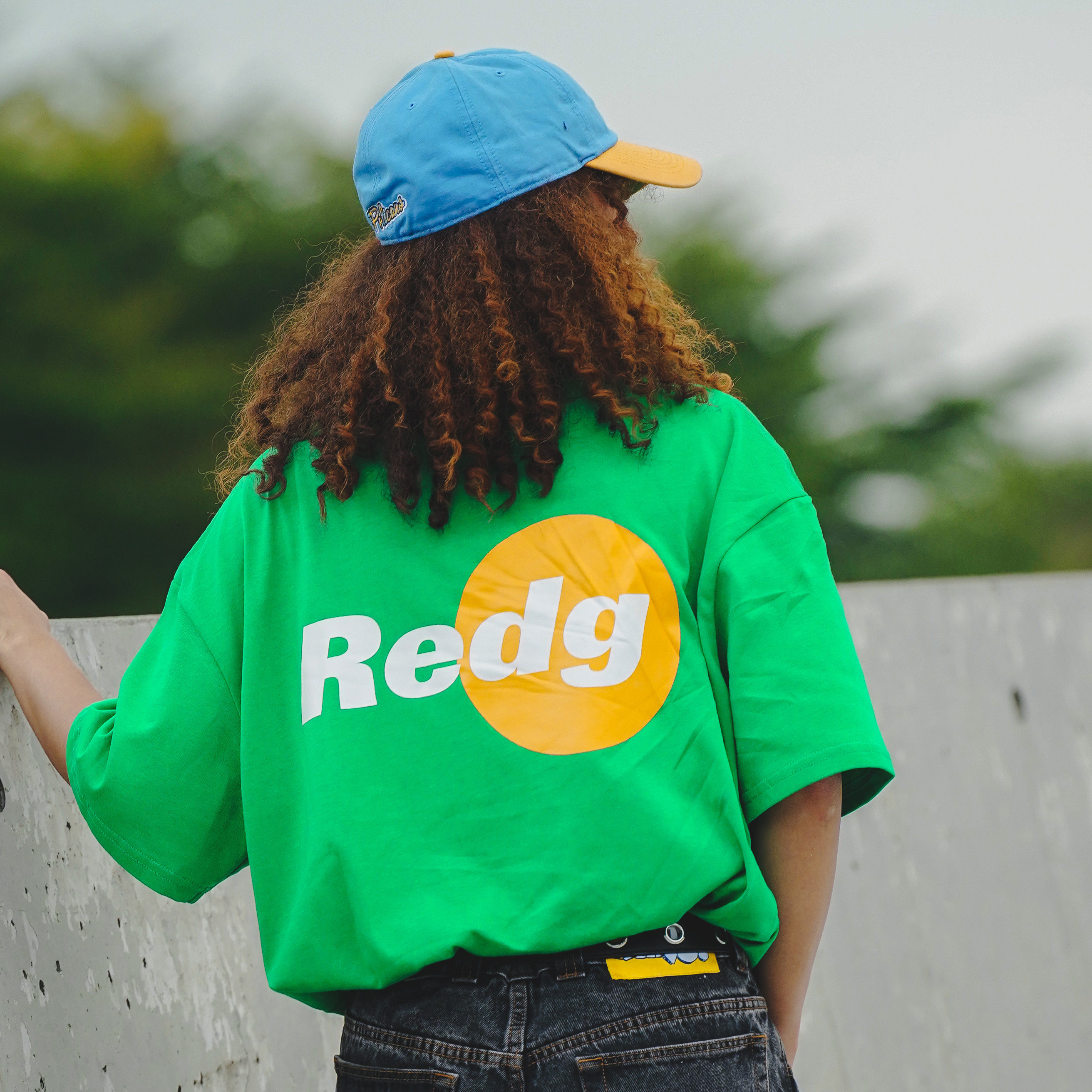 REDG 2021新款简约字母印花小领口绿色圆领基础款宽松版型短袖t恤_虎窝淘