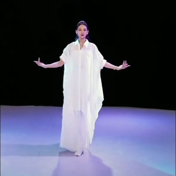 The costumes given to me by the world Xia Hui the same modern dance ...