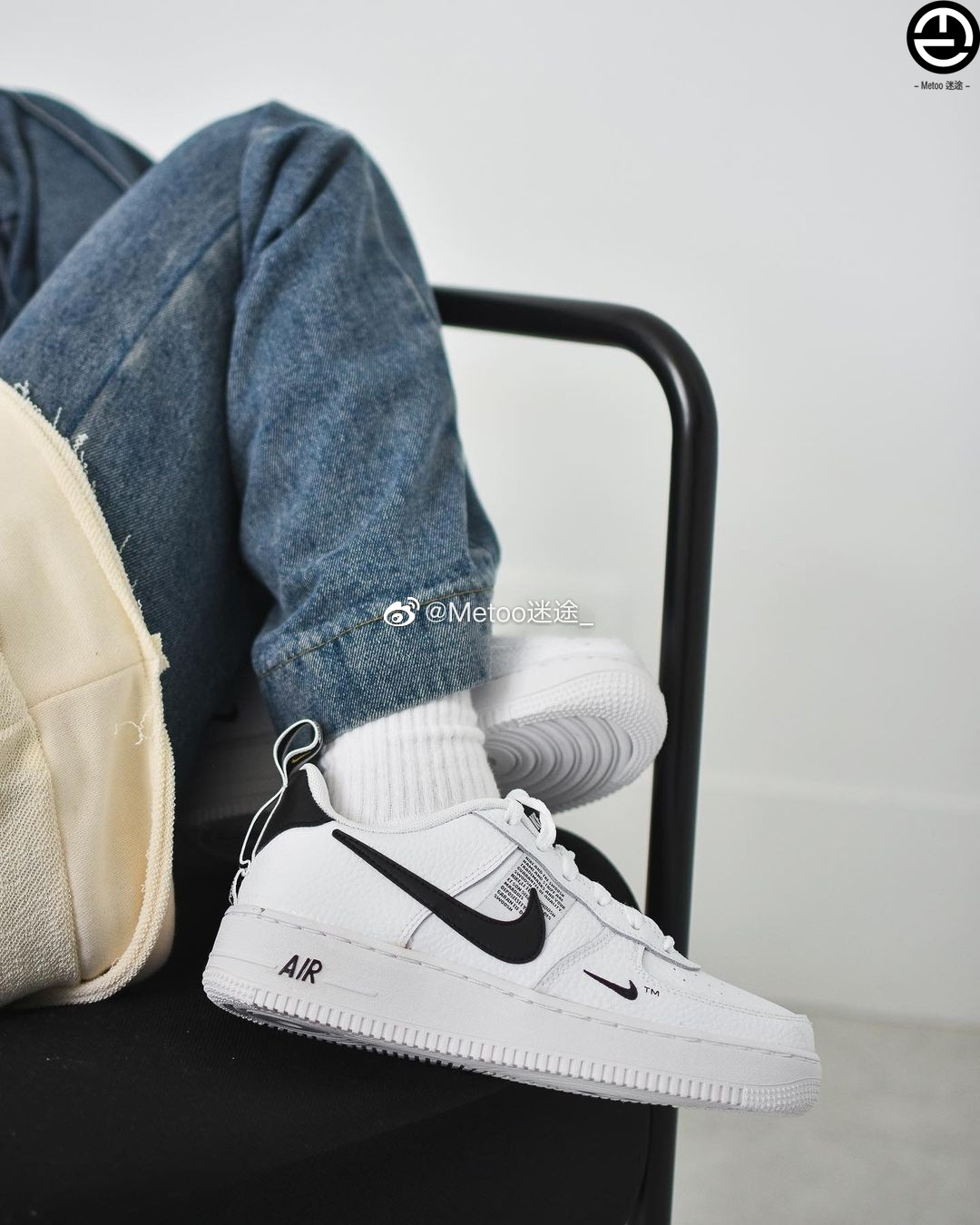 Nike/耐克 Air Force 1女子黑白解构低帮空军一号板鞋 AR1708-100_虎窝淘