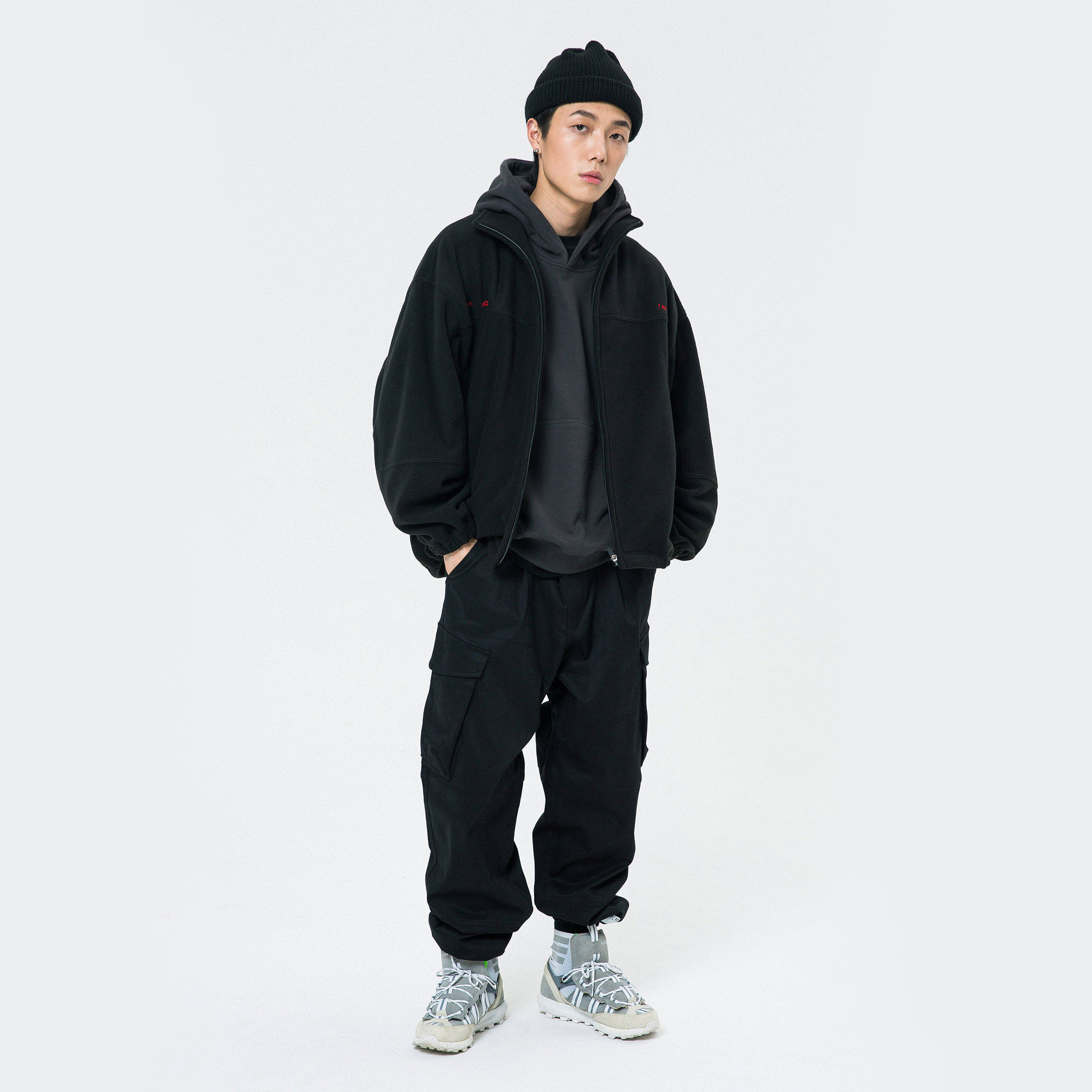 新衣城 ROARINGWILD咆哮野兽AW19黑色破断刺绣摇粒绒潮牌外套男_虎窝淘