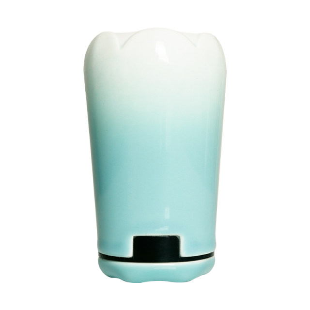 Handheld aromatherapy furnace charging, carrying the electronic incense ...