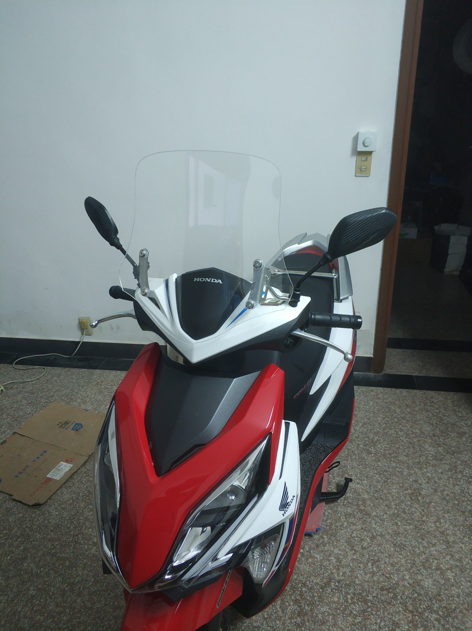 通用喜鲨125踏板车风挡踏板摩托车改装ns110挡风玻璃电动车挡雨板_虎窝淘