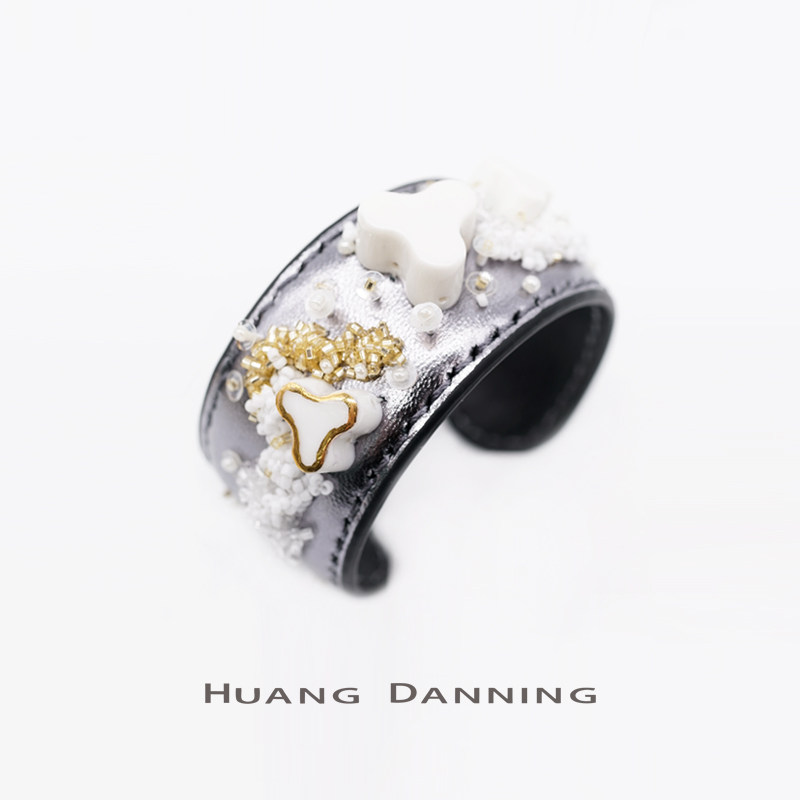 HUANG DANNING绽放似水年华原创设计纯手工刺绣牛皮重工手镯_虎窝淘