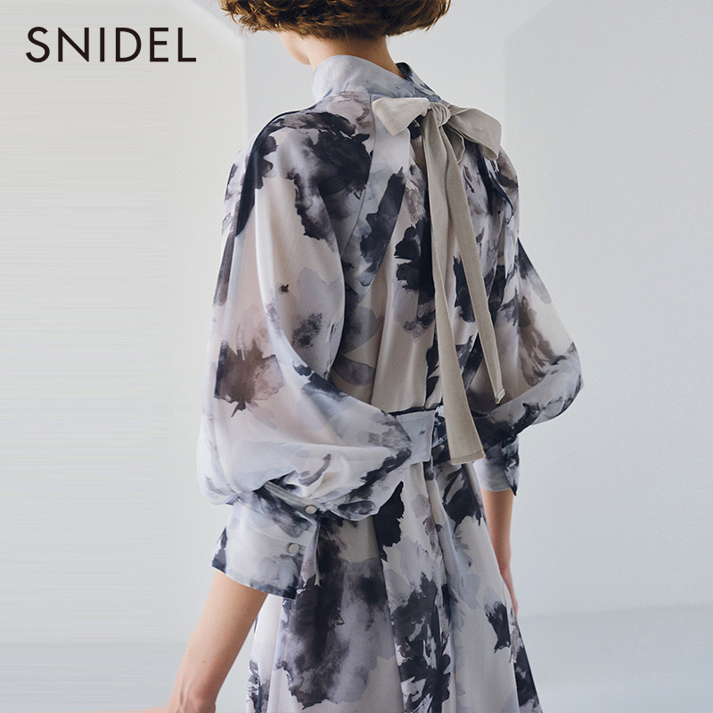 SNIDEL秋冬款优雅水墨印花蝴蝶结系带腰带连衣裙SWFO224214_虎窝淘