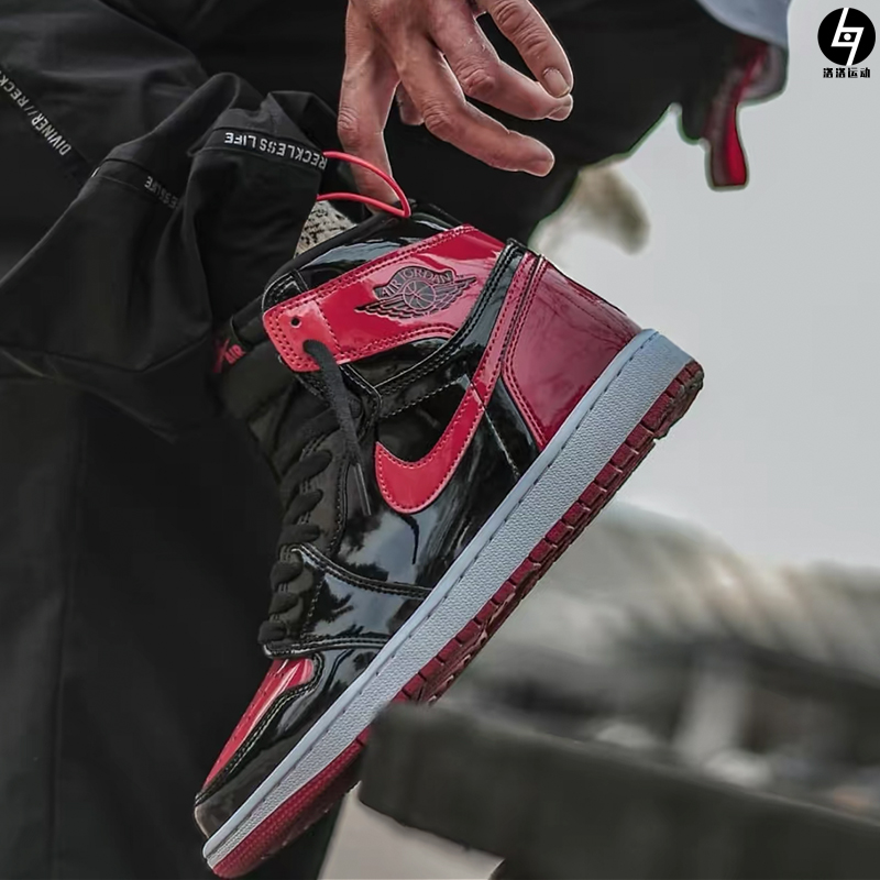Air Jordan 1 High AJ1黑红禁穿高帮漆皮篮球鞋 555088-063_虎窝淘