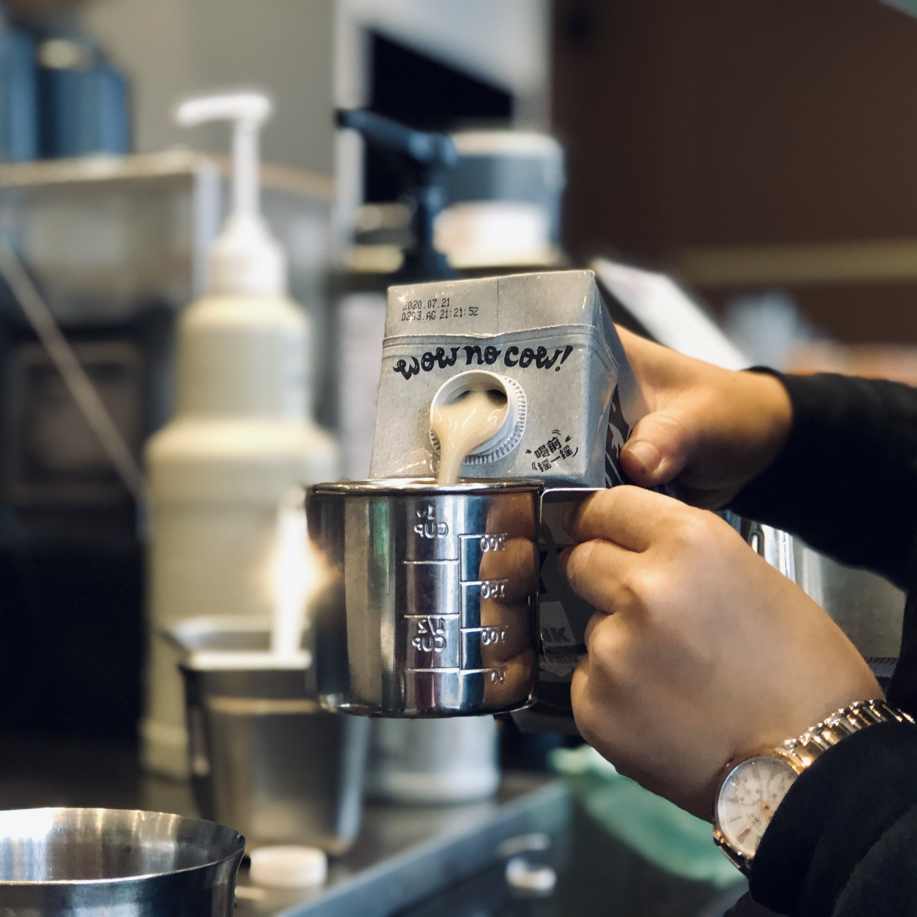 oatly配咖啡,oatly怎么配手冲咖啡,oatly哪个配咖啡好喝_大山谷图库