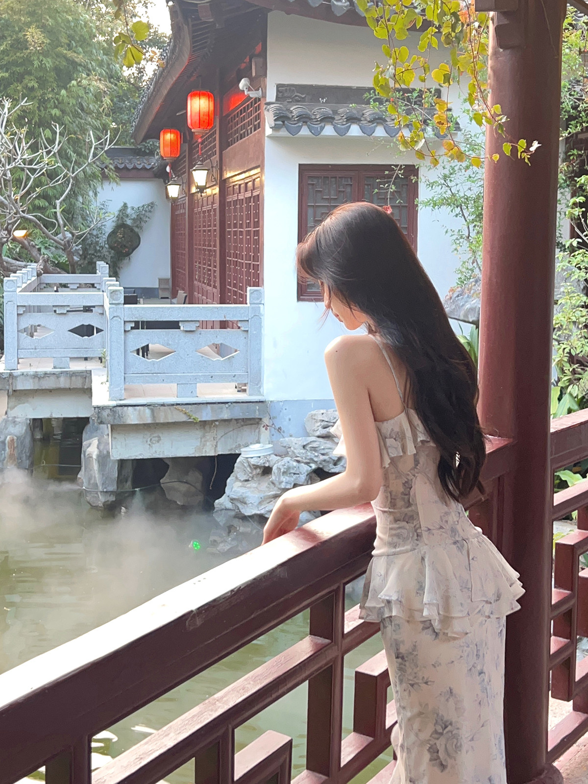 DFAY青花瓷艺术品雪纺收腰显瘦露背露肩包臀印花吊带连衣裙女夏_虎窝淘