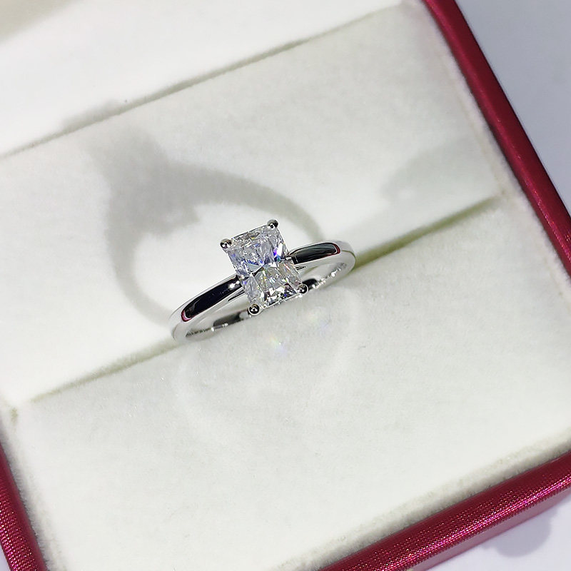 定制PT铂金镶钻戒指18K金莫桑石女戒长方形雷迪恩形1克拉莫桑钻戒_虎窝淘