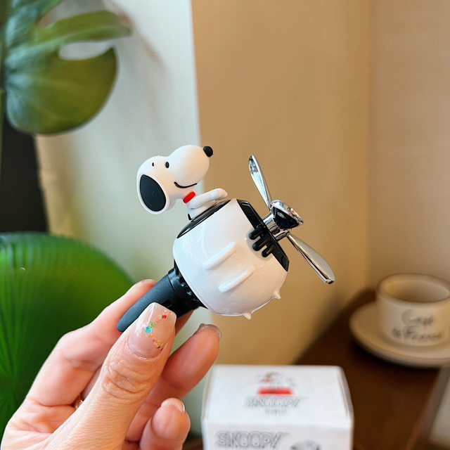 Snoopy's genuine car aromatherapy air outlet aromatherapy pendant ...