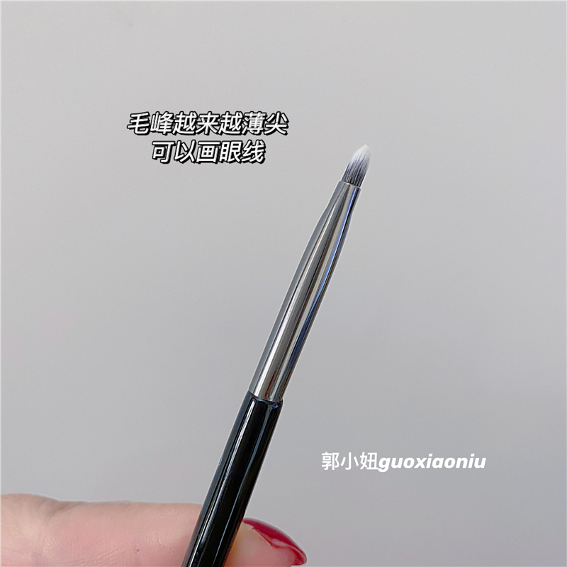 郭小妞眼睑下至王霏霏推荐同款眼影刷弯折极细眼线刷卧蚕阴影刷虎窝淘
