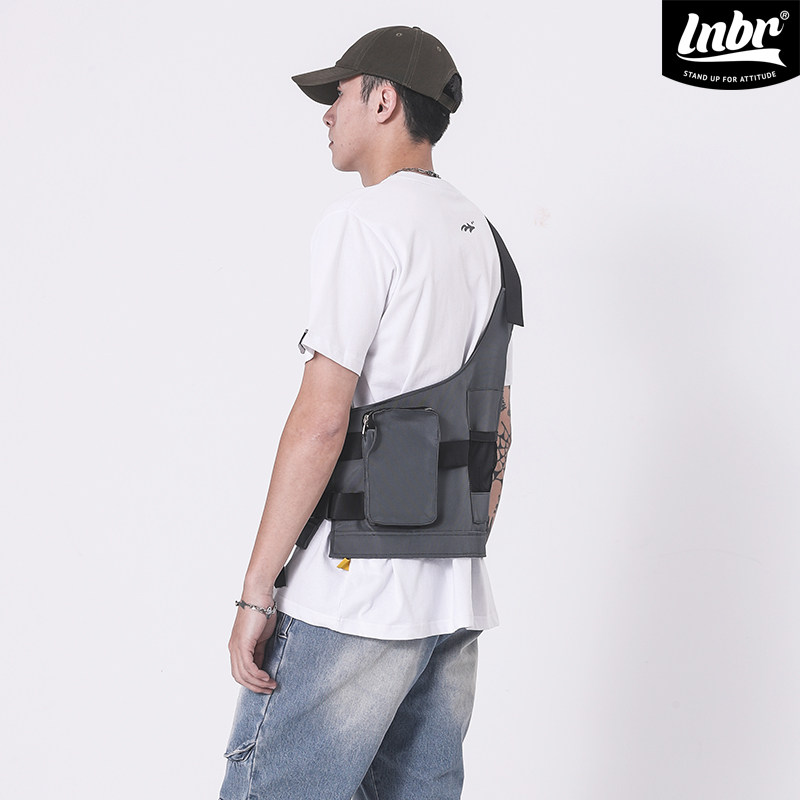 LNBR X ShakeWell国潮联名单肩设计口袋工装马甲宽松机能风_虎窝淘