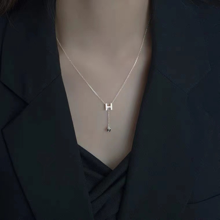 丽沁s925纯银项链女H字母轻奢ins小众毛衣链吊坠气质百搭配锁骨链_虎窝淘