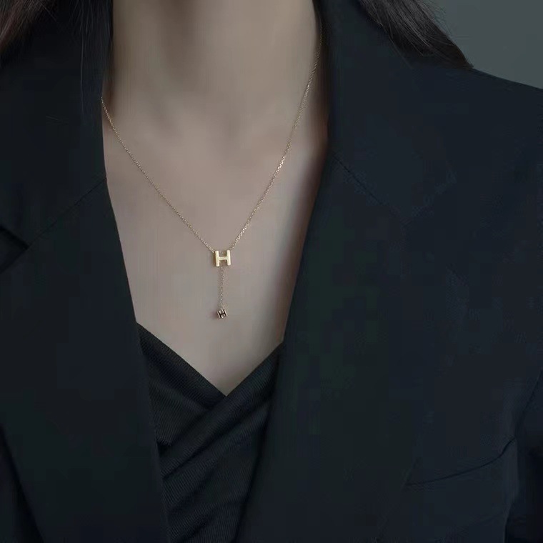 丽沁s925纯银项链女H字母轻奢ins小众毛衣链吊坠气质百搭配锁骨链_虎窝淘