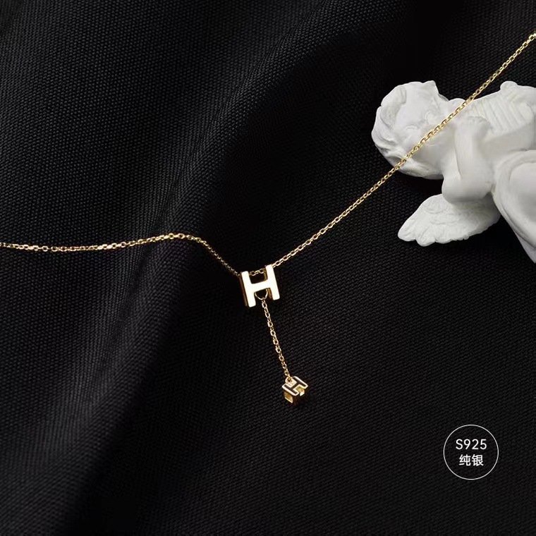 丽沁s925纯银项链女H字母轻奢ins小众毛衣链吊坠气质百搭配锁骨链_虎窝淘