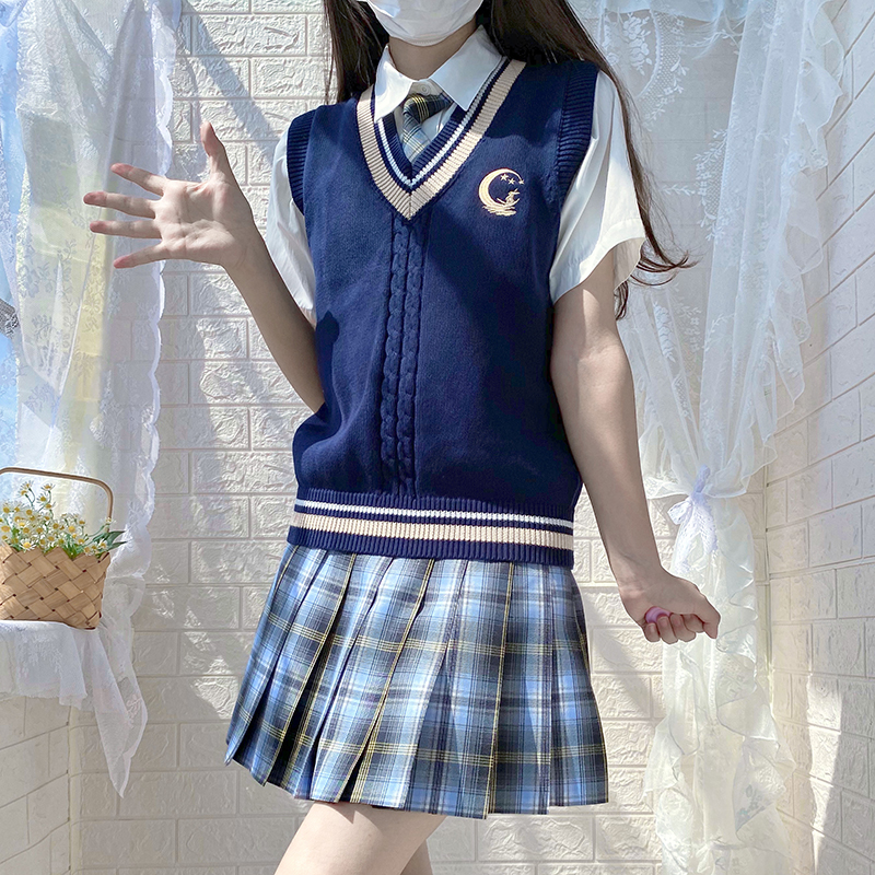 LF原创月兔刺绣日系jk/dk制服正版学院风男女毛衣针织背心v领马甲_虎窝淘
