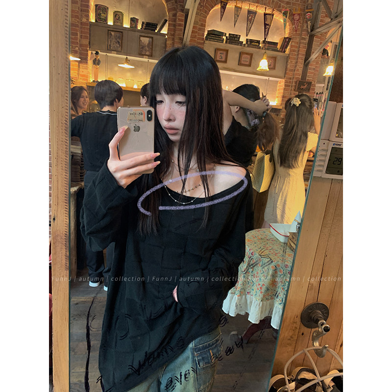 FunnJ方几 小露香肩Uma风格子宽松毛衣女慵懒风针织上衣带链条_虎窝淘