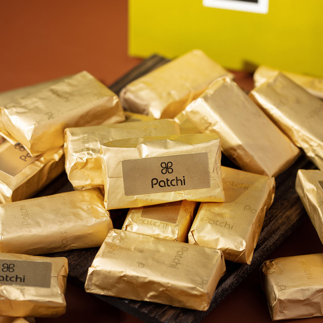 Dubai patchi popular wafer French thin crispy strawberry cheese cheese love milk chocolate snack ...