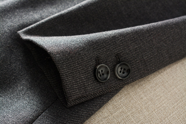 Streamlined commuting, high-end grey worsted thin wool fabric back ...