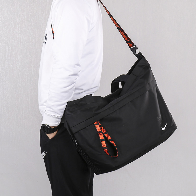耐克Nike笔记本斜挎包运动包单肩拎包托特包手提包男女BA6142-104_虎窝淘