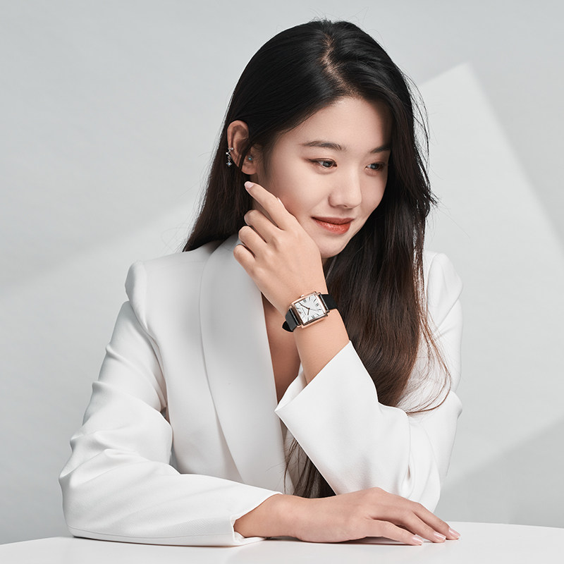 阿玛尼手表女时尚复古气质方盘ins风官方正品石英表送女友AR11067_虎窝淘