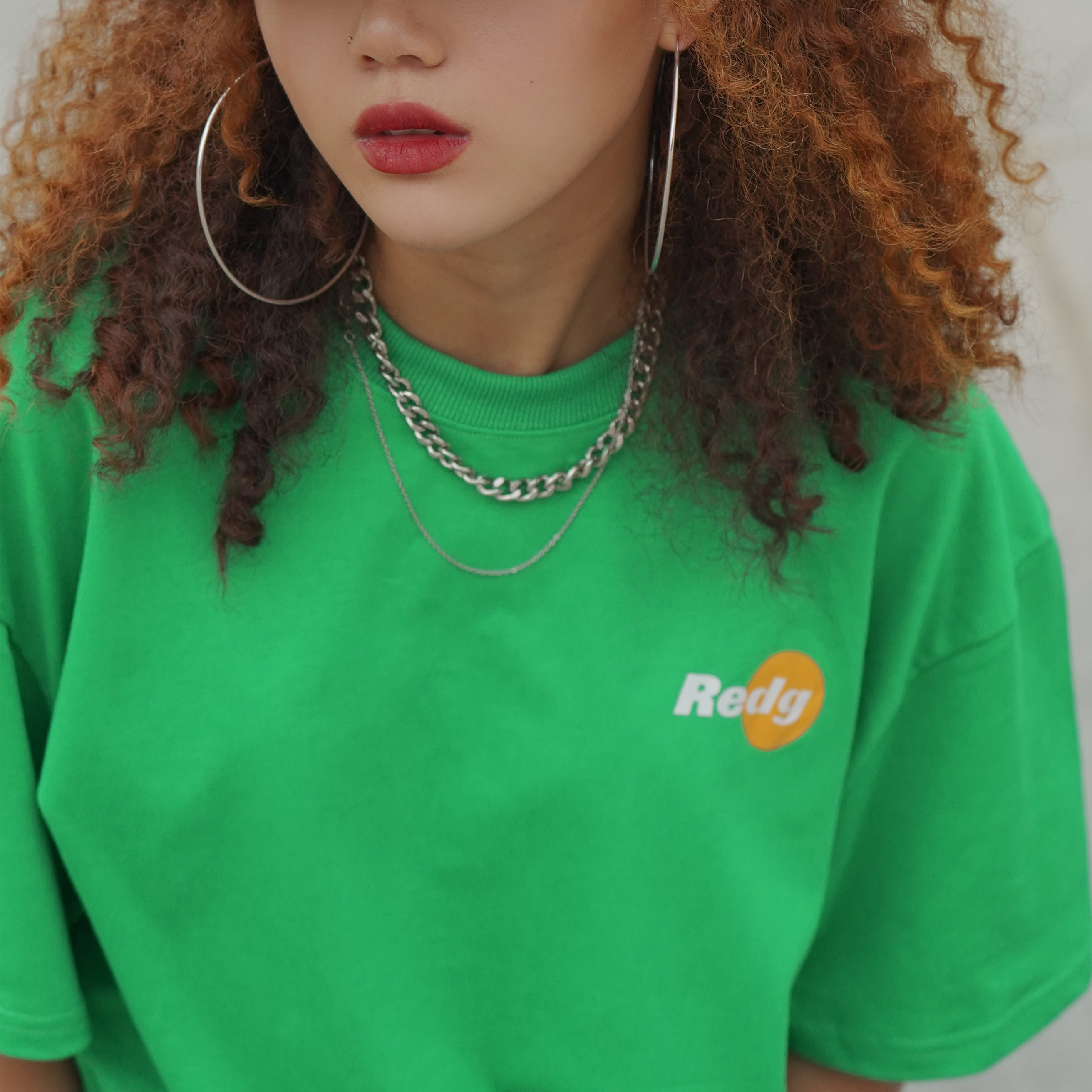 REDG 2021新款简约字母印花小领口绿色圆领基础款宽松版型短袖t恤_虎窝淘