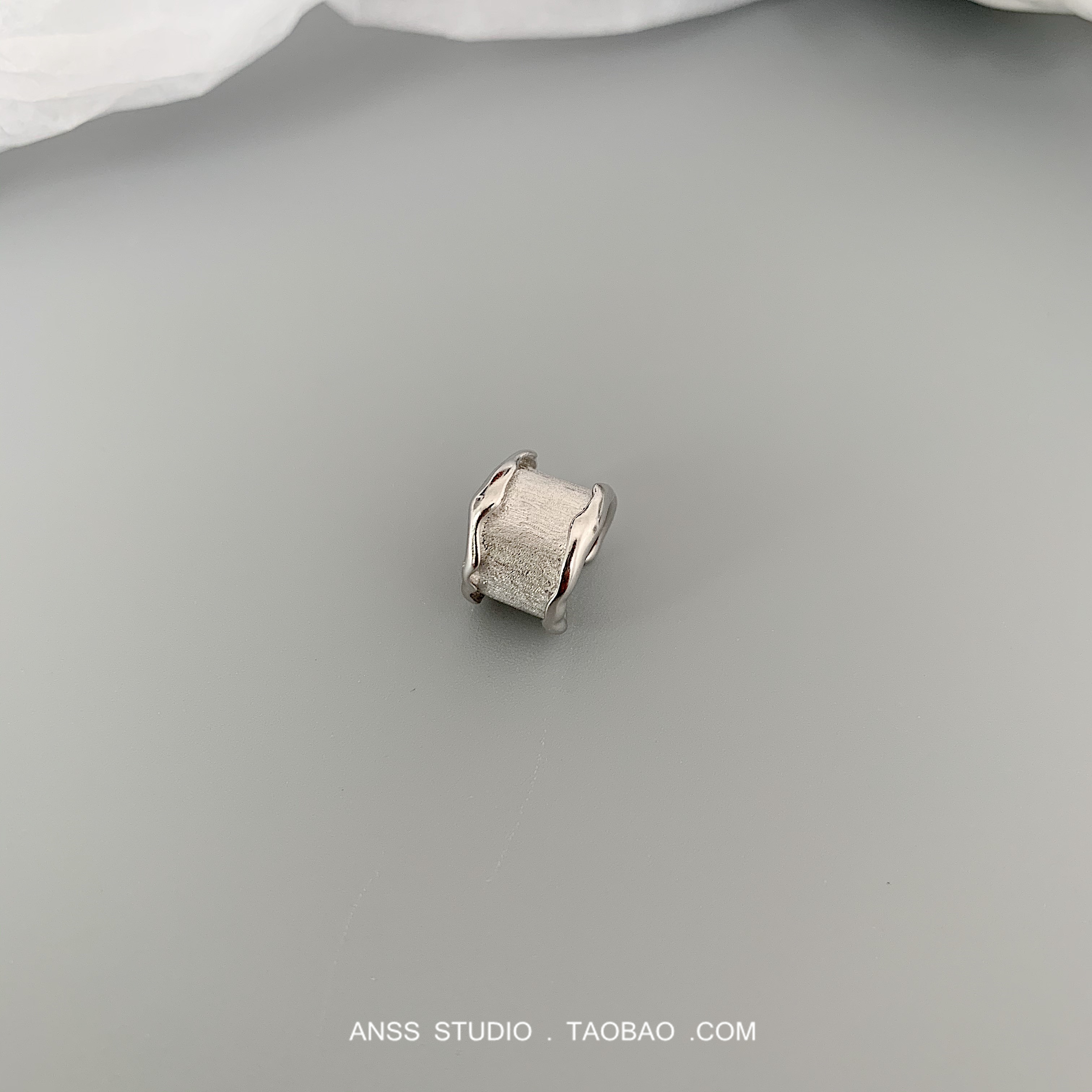 【ANSS】925纯银 ins时尚简约不规则锡箔感沙面耳扣女螺纹耳夹潮_虎窝淘