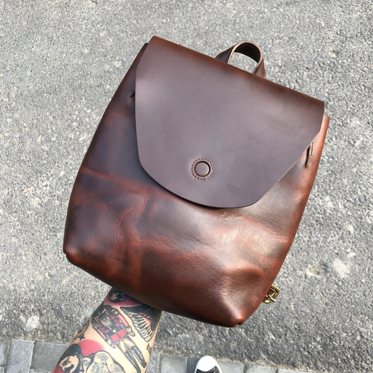 L Stricklin中国总代美国手工Horween CXL牛皮磁扣双肩背包_虎窝淘