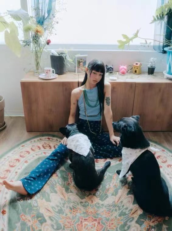 Minjiena韩国小众设计蓝色笑脸喇叭裤运动休闲裤显瘦显腿长_虎窝淘