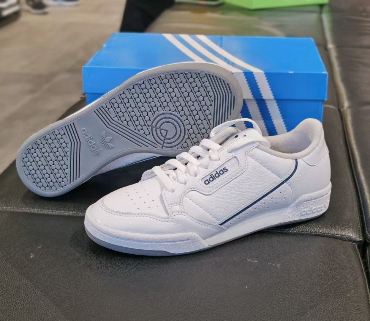 adidas阿迪达斯三叶草男鞋新款透气板鞋休闲鞋板鞋EF5988 EF5990_虎窝淘