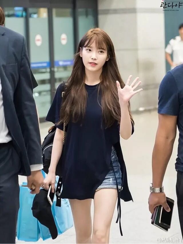 IU上衣夏季恤女短袖圆领宽松侧开叉露李智恩T恤