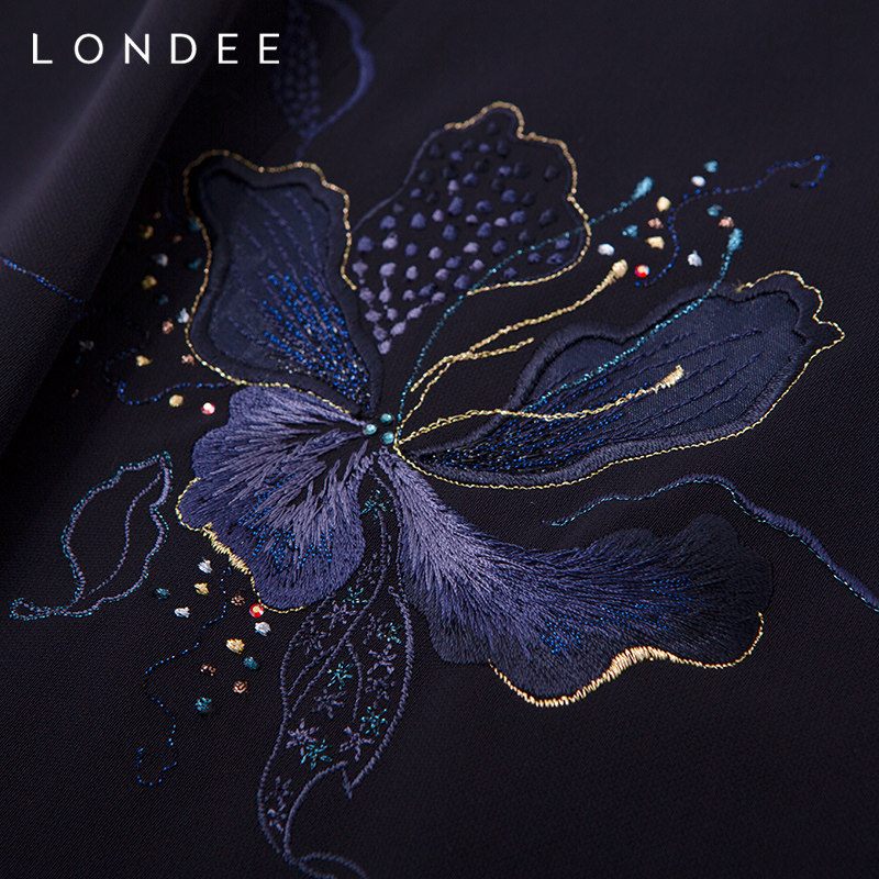 Londee/龙笛春夏新款镂空绣花半身裙2S23150_虎窝淘