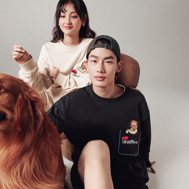 bossini男装2023年春夏新品狮龙系列萌趣口袋玩偶套头卫衣_虎窝淘