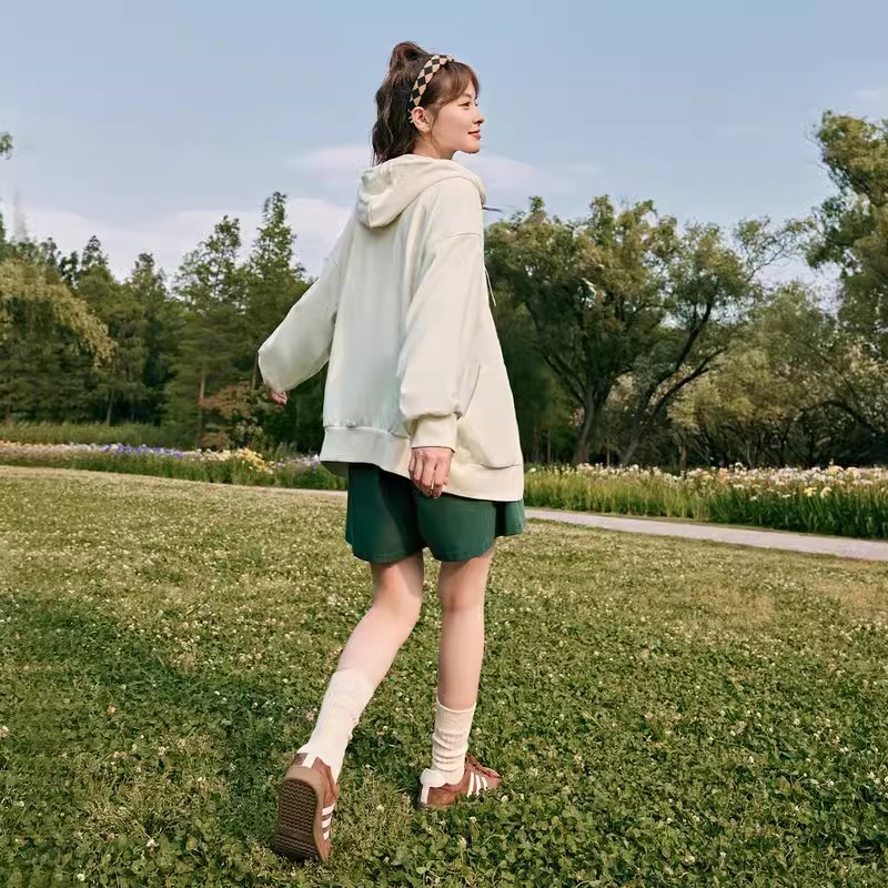 森马外套女2023秋季新款女装宽松落肩连帽夹克酒红色针织开衫卫衣_虎窝淘