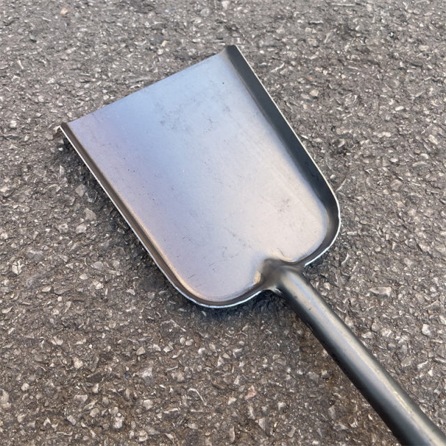Black thickened carbon steel natural fire shovel, dust shovel, garbage ...