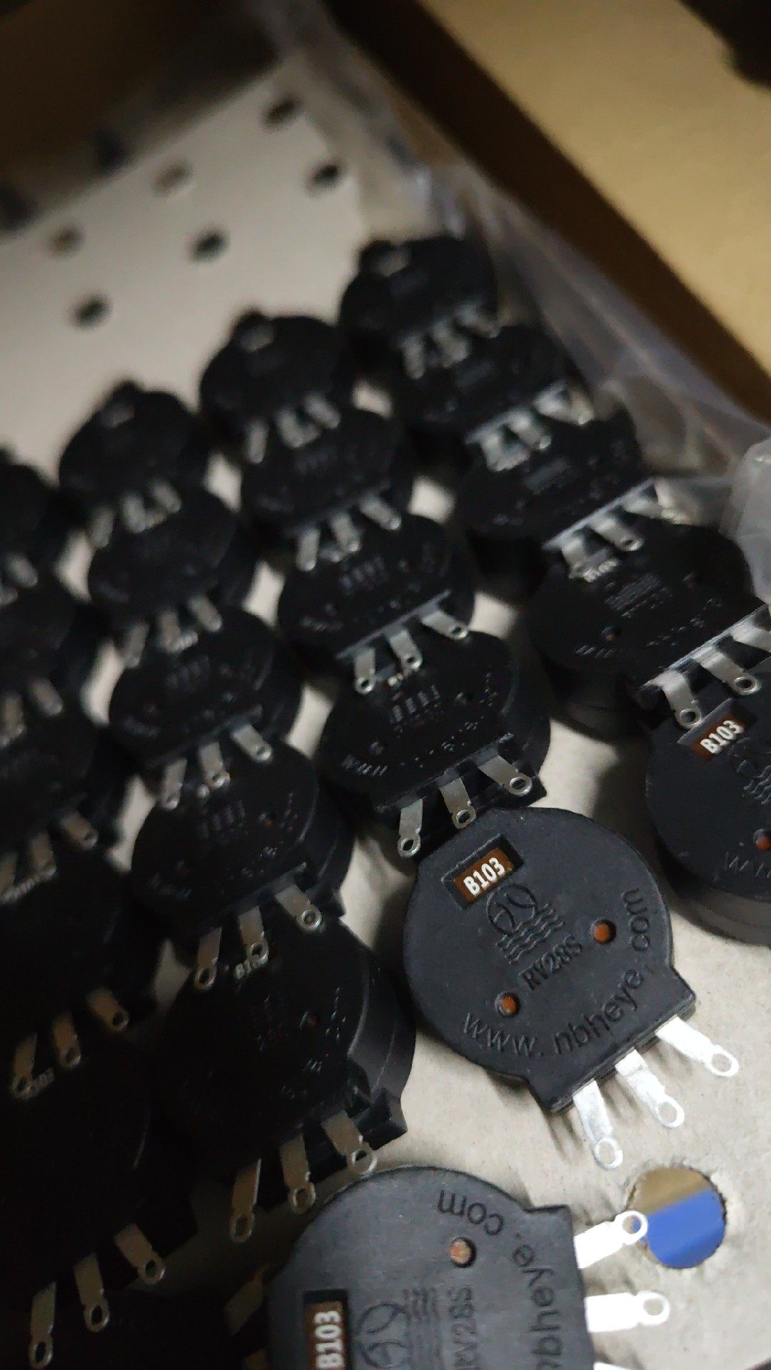 逆变焊机电位器2W1K/10K/4K7/100K/22K/33K5K6塑封RVS28H-B102_虎窝淘