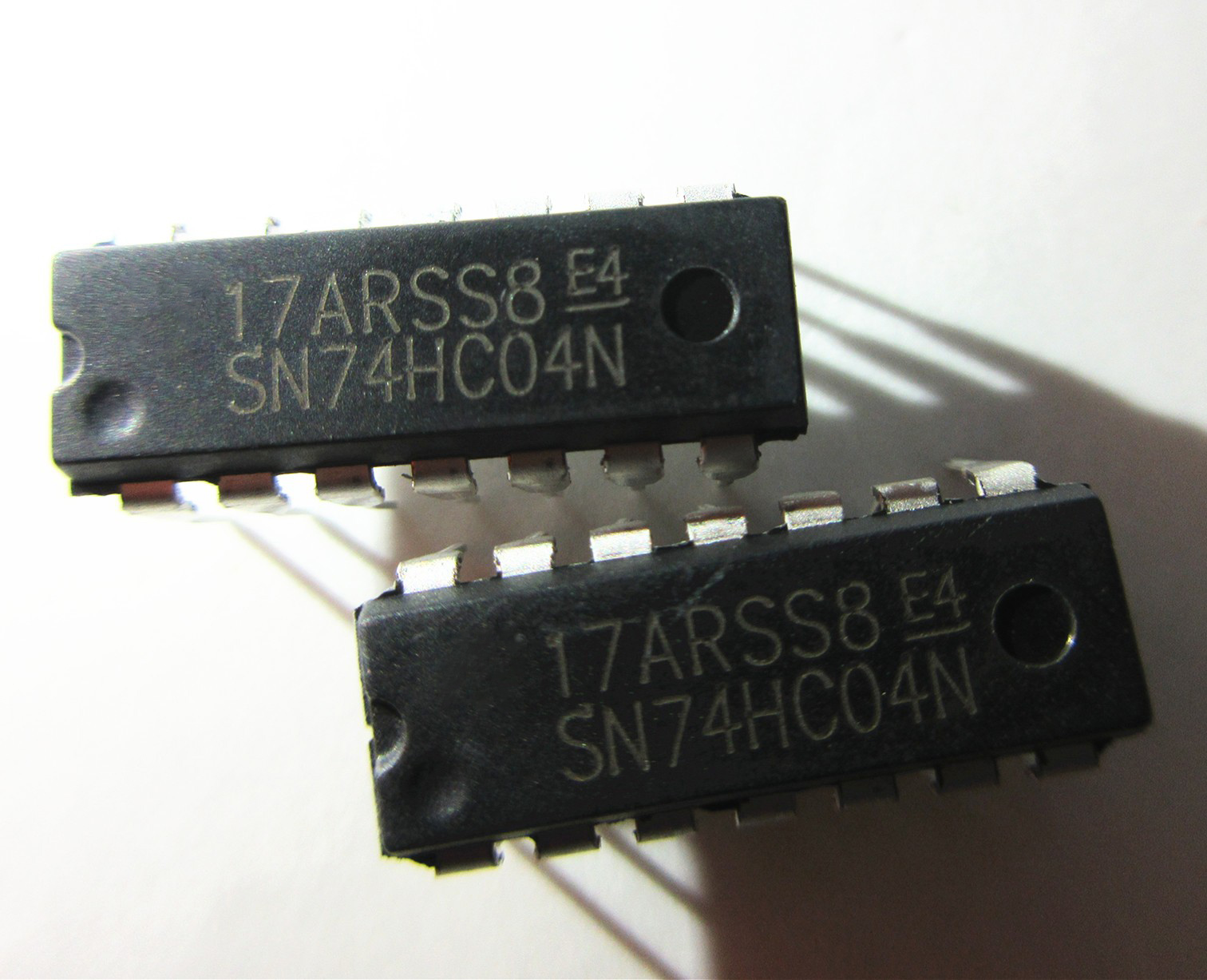 晟记 74HC04 74HC04N SN74HC04N DIP14六组反向器直插_虎窝淘