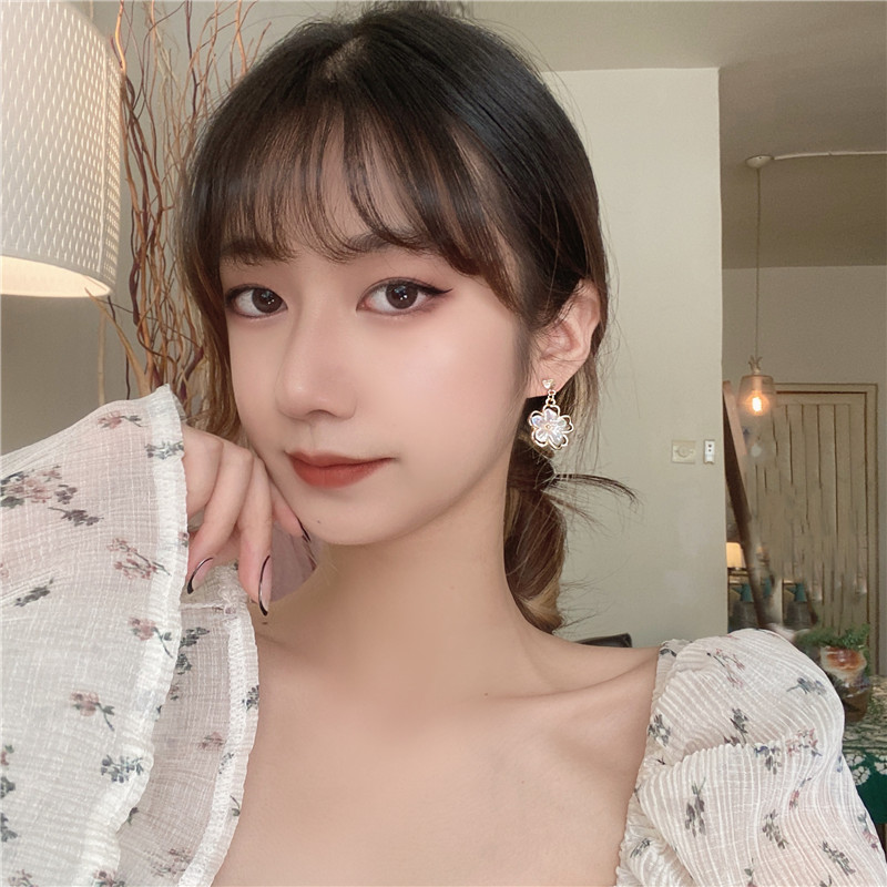 s925炫彩花瓣合金耳饰耳环潮韩国同款ins小众百搭夏日清晰耳钉女_虎窝淘