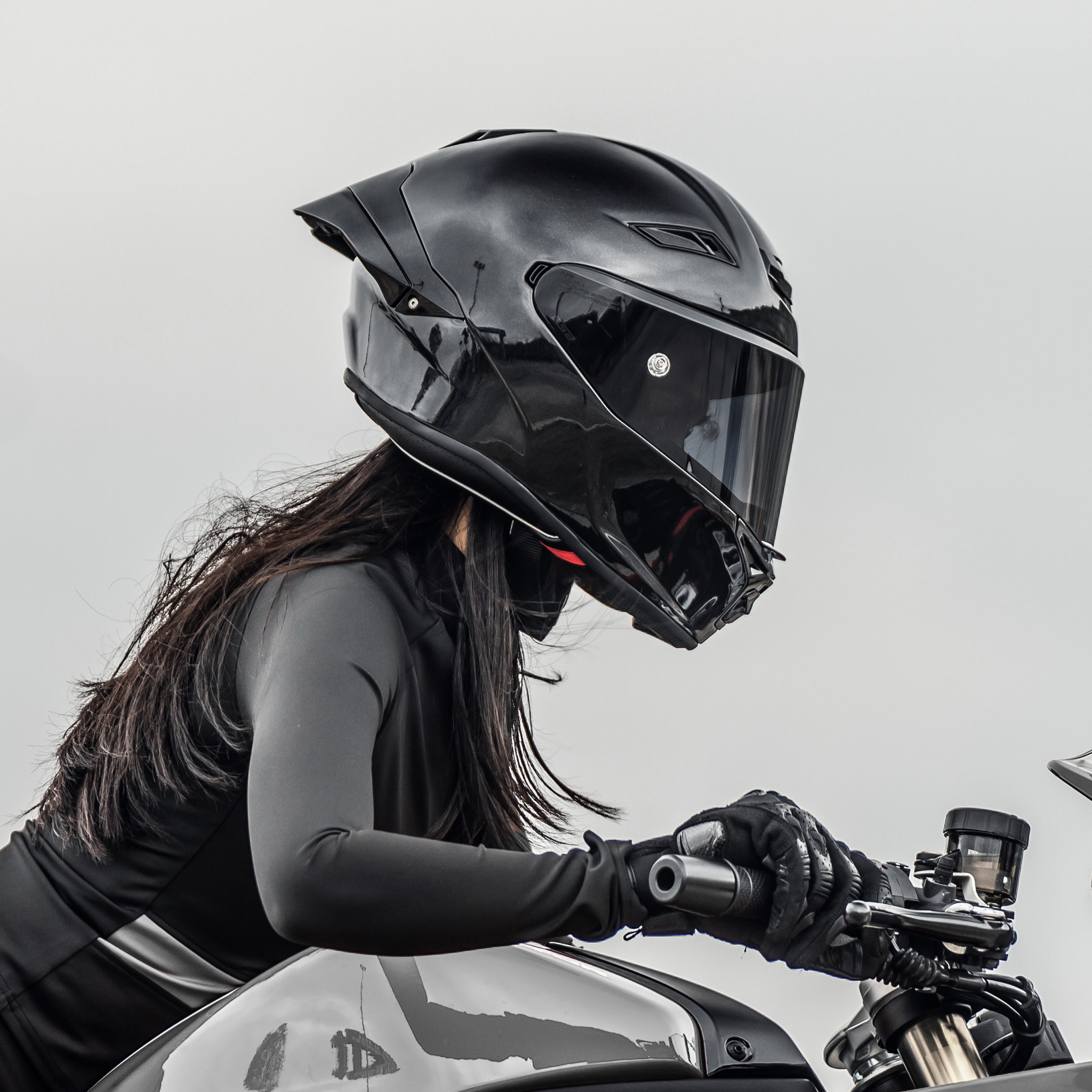 gsb头盔rc5碳纤维材质大尾翼摩托车全盔机车玻璃钢超轻赛道黑头盔_虎窝淘