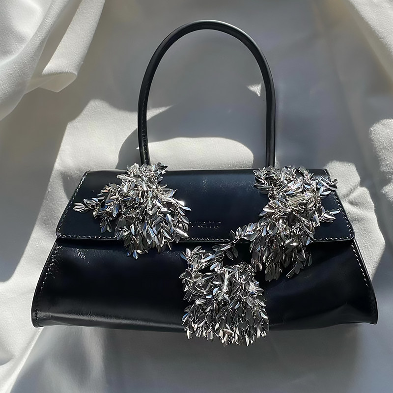 现货 EVENBUYER很会买 COTEMP褶皱牛皮金属叶片黑客烟花链条手包_虎窝淘