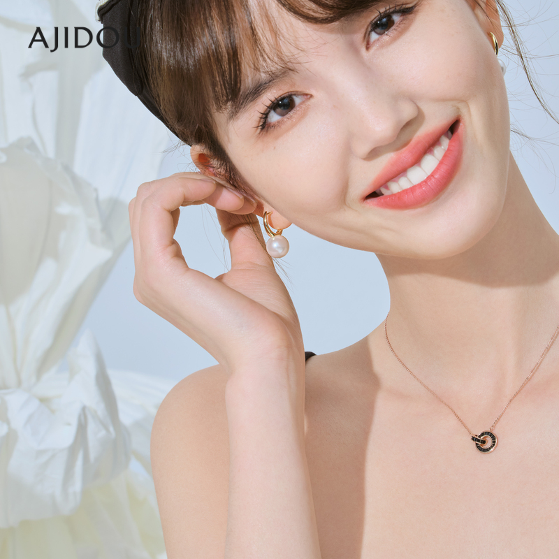 阿吉豆罗马圆环黑锆石项链女简约百搭小众设计个性锁骨链_虎窝淘