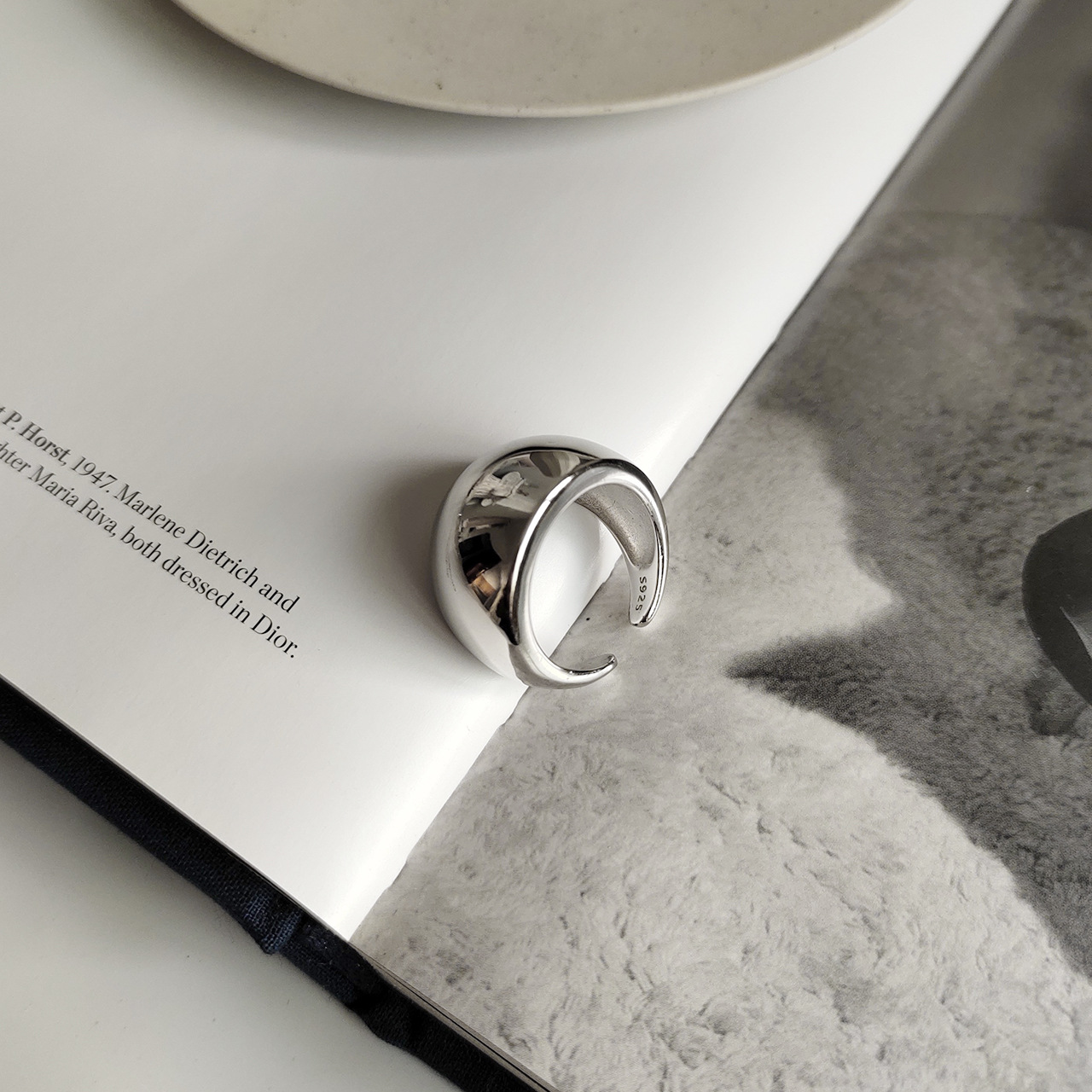 925纯银大光面戒指网红同款个性小众冷淡风戒指女ins极简食指指环_虎窝淘