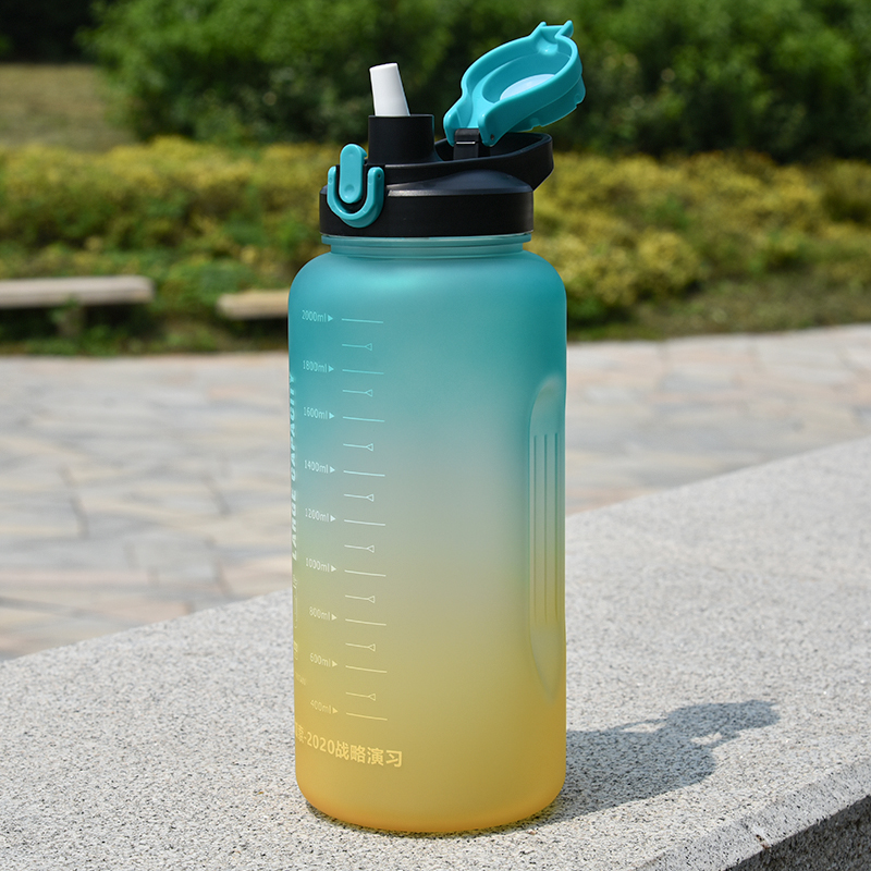 高加索演习2400ML婴儿级Tritan材质渐变色大容量补水壶水杯带吸管_虎窝淘