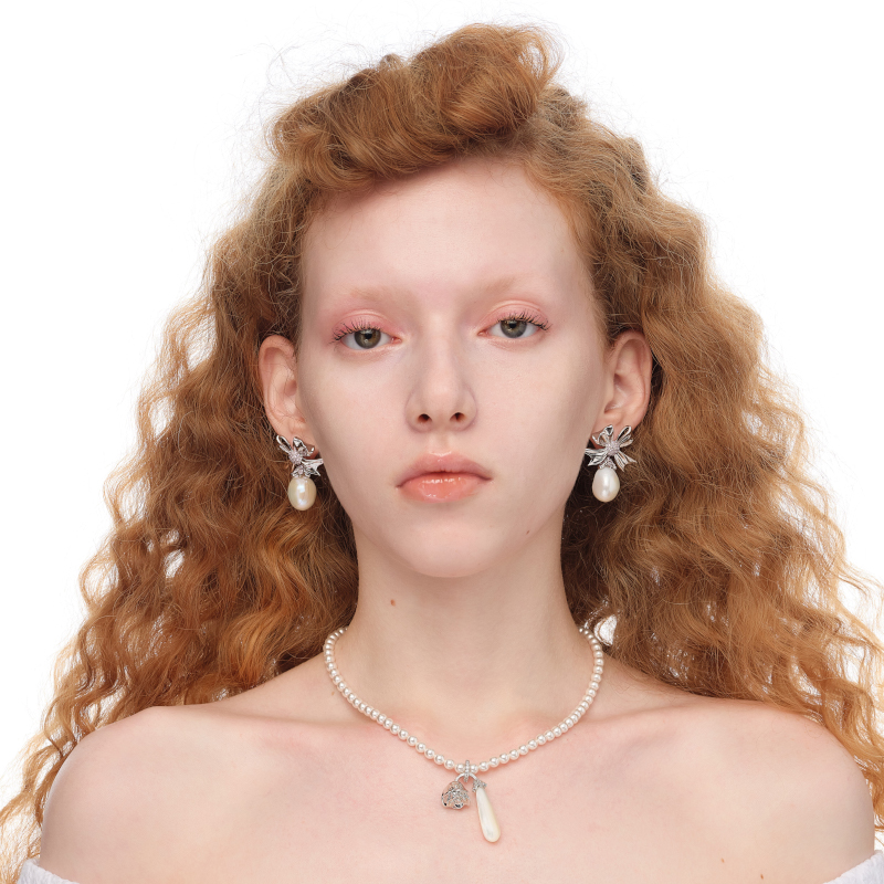 YVMIN尤目x SHUSHUTONG2023春夏新品沉睡玫瑰花人造珍珠项链_虎窝淘