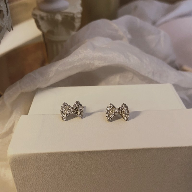 Tyusha精致设计*S925纯银扇形小耳钉超闪锆石钻蝴蝶结简约耳饰女_虎窝淘