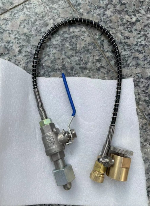 一哥接头G5/8 QF-2普通工业大钢瓶转1L小钢瓶充气管导气过桥新品_虎窝淘